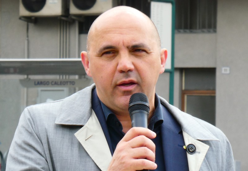 Besanino fermo tutta l'estate: Fragomeli ''interroga'' sui bus e i ...