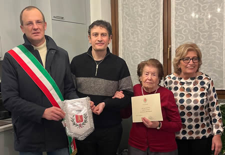 Casatenovo: Concetta compie 100 anni. La visita del sindaco per gli ...