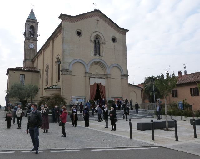 Rogoredo: scoperte due targhe nella nuova Piazza della chiesa in ...