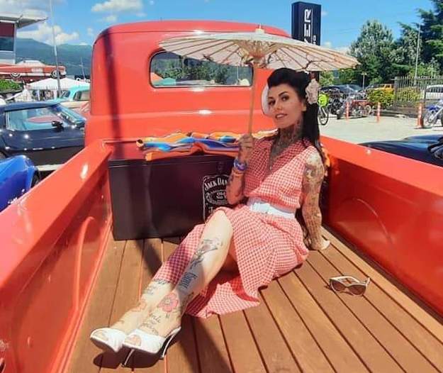 Oggiono: intervista a Valentina Pattarozzi, pin-up. Vive come le donne ...