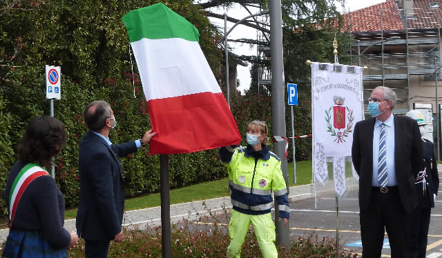 Rogoredo: scoperte due targhe nella nuova Piazza della chiesa in ...